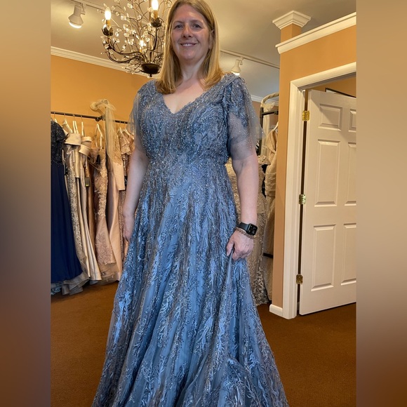 Ivonne D | Dresses | Montage The Ivonne D Collection 2d10 Euc | Poshmark